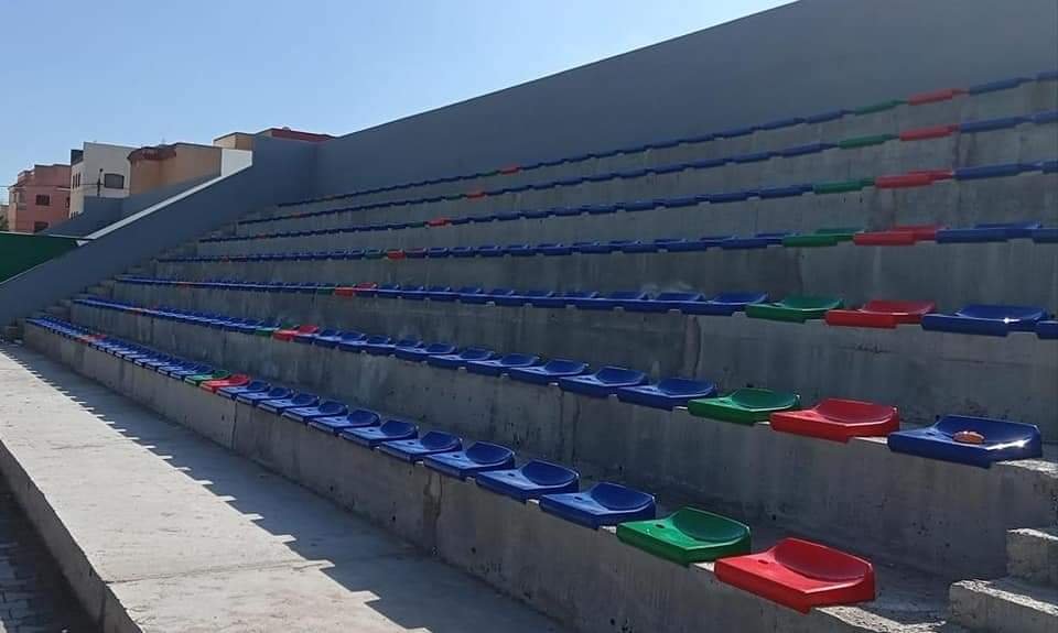 صور … الملعب البلدي لمدينة الدروة في حلة جديدة بعد تركيب كراسي بلاستيكية من الجيل الجديد على ...